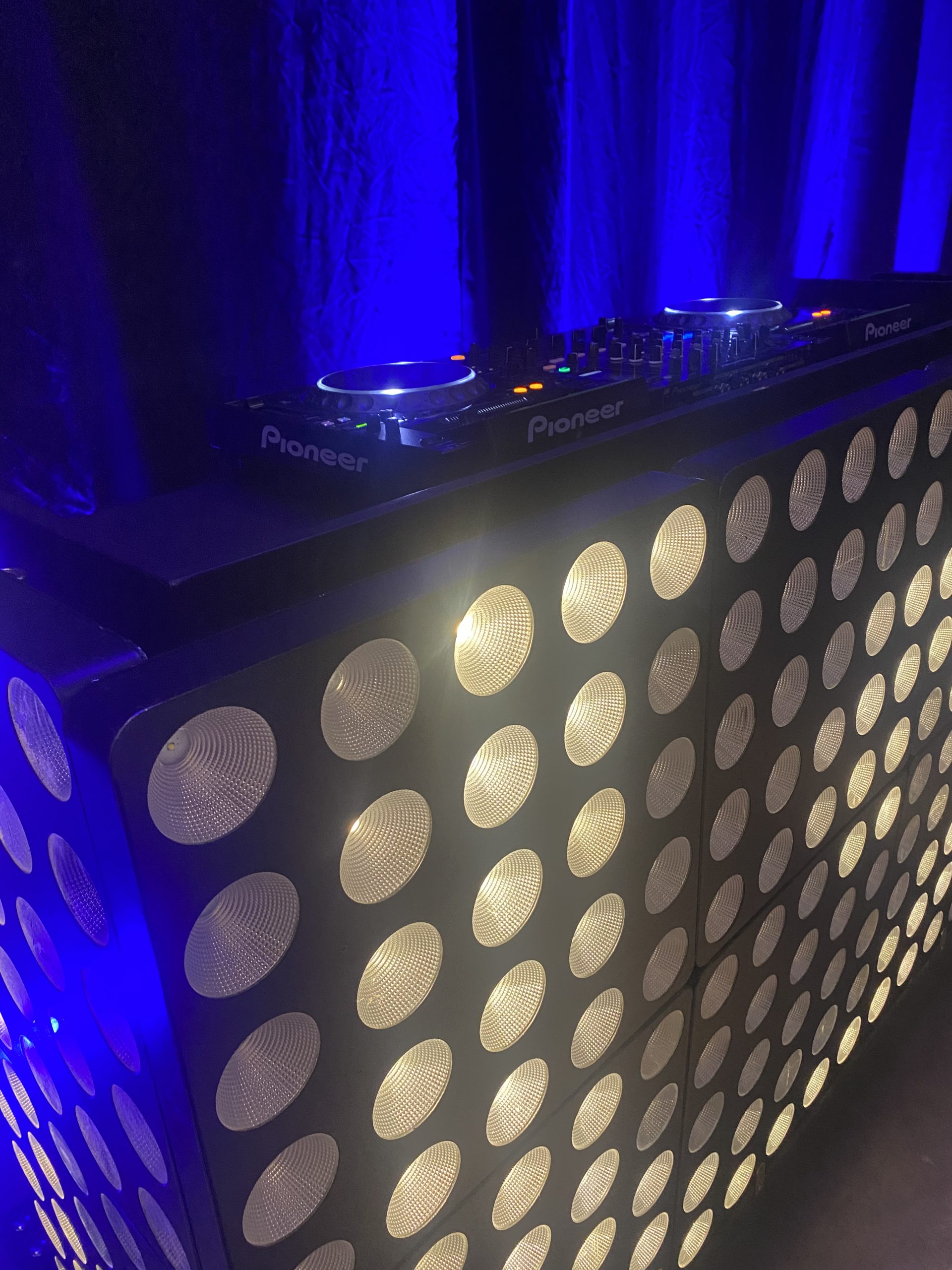 CABINA DJ MATRIZ LED FX – Arteyled